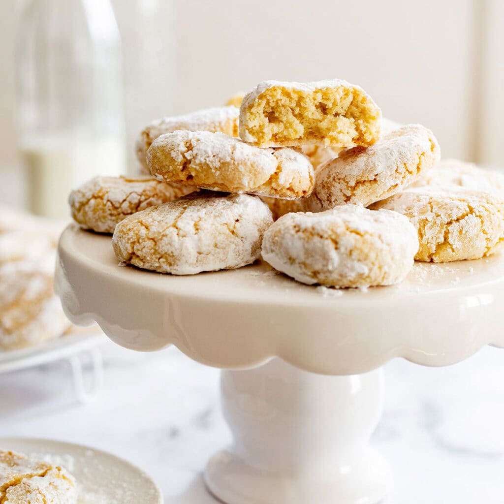 Amaretti Morbidi Cookies (soft amaretti) - Italian Easy Recipes